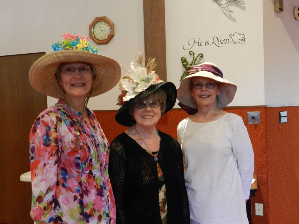 Anna, Fay and Liz Deasy with hats – Pilgrim Lutheran Church